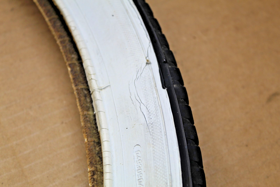 SIMPLEX 26 X 2.125 HWA FONG BYCYCLE MOTORCYCLE TIRE WIDE NOS WHITE WALL ...