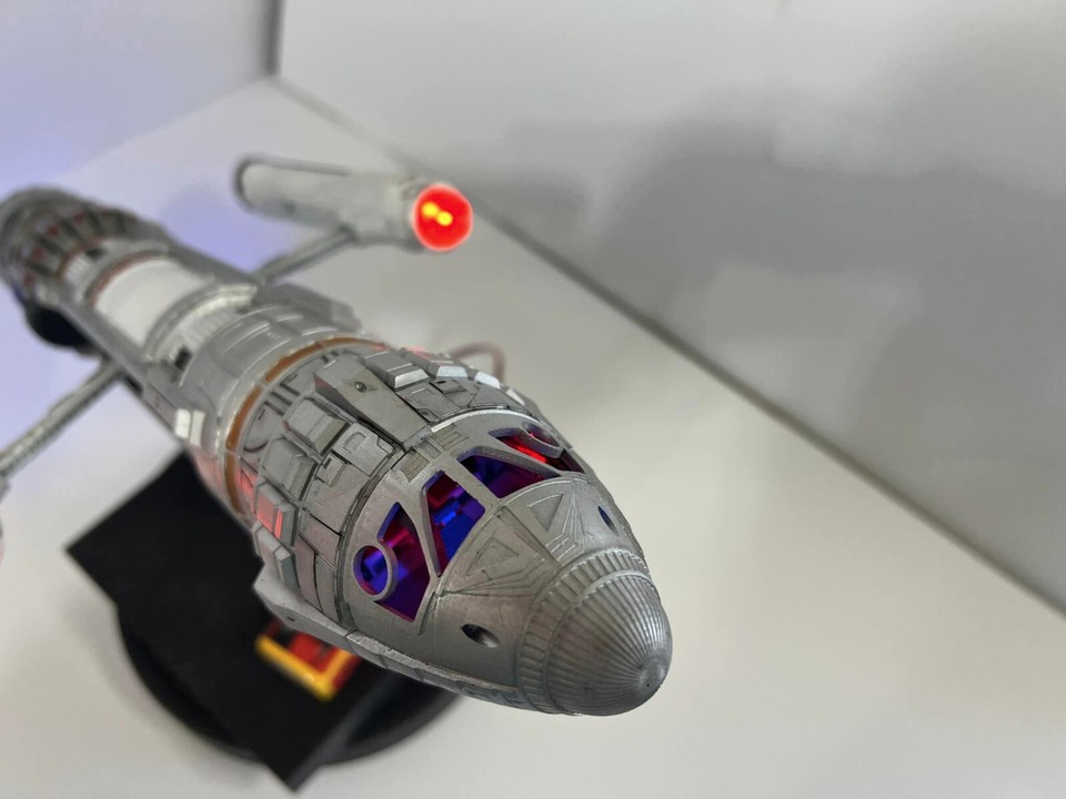 Robert James Models 1/32 Scale Phoenix Warp Ship from “Star Trek: First ...
