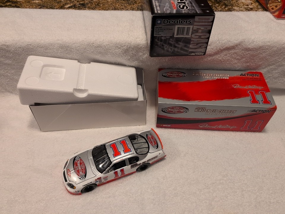2003 NASCAR Action 1/24 Diecast #11 Darrell Waltrip Chevy Gm Dealers ...