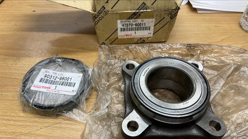 Genuine OEM Front Wheel Bearing set for Lexus Toyota 4357060011 43570 ...