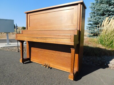 Keyboard - Antique Piano