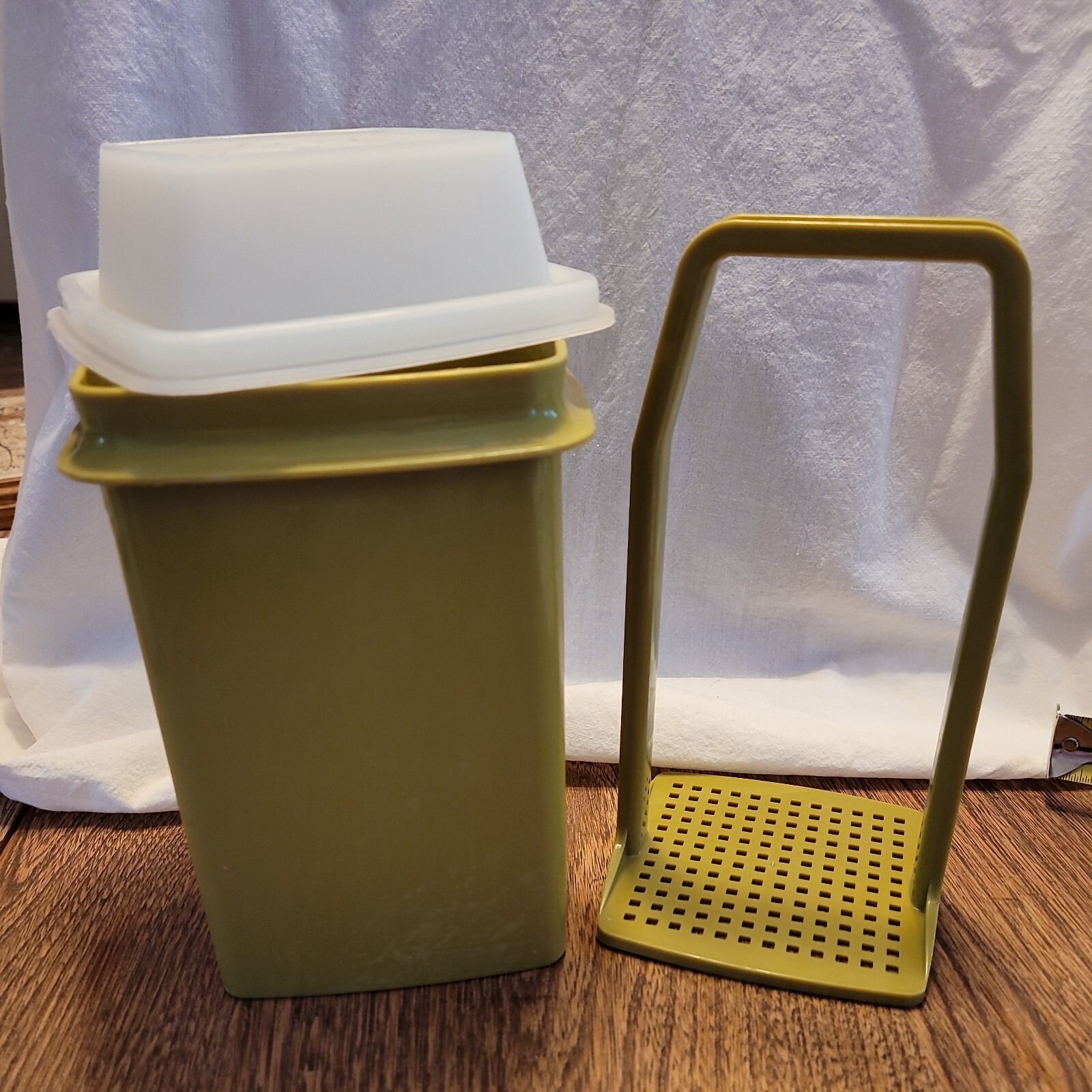 Vintage Tupperware Pick-A-Deli Pickle/Olive Keeper 1330 Avocado ...