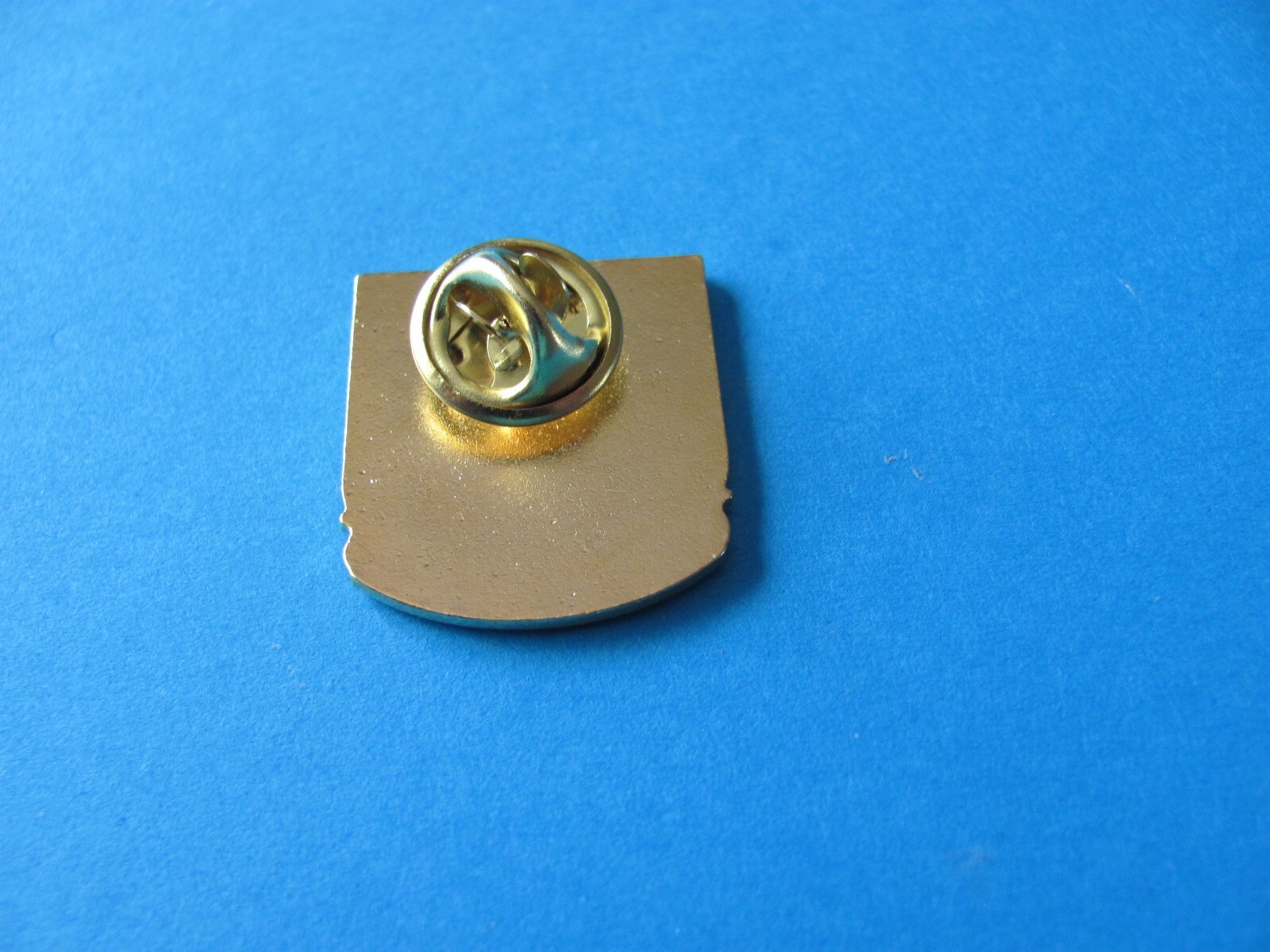 Guinness ST JAMES'S GATE MILLENNIUM Bowling Club lapel badge. Enamel ...