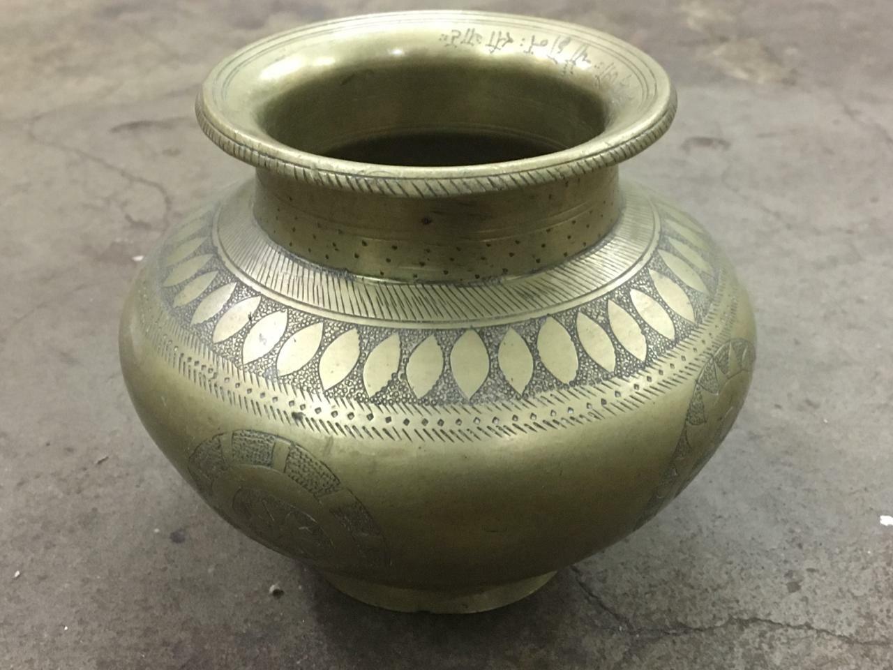 VINTAGE OLD HAND CARVED UNIQUE ENGRAVED FLOWER HOLY RARE BRASS POT ...