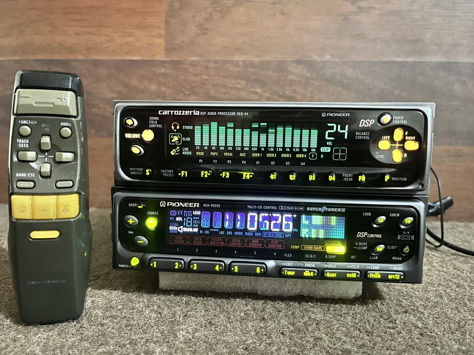 PIONEER KEH-P8250 DSP Control Cassette Player & CARROZZERIA DEQ-44 DSP ...