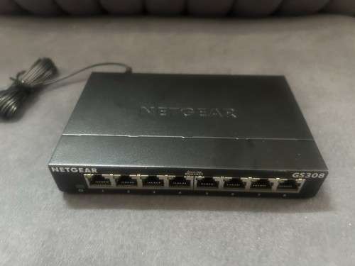 NETGEAR 8-Port Gigabit Ethernet Unmanaged Essentials Switch (GS308 ...