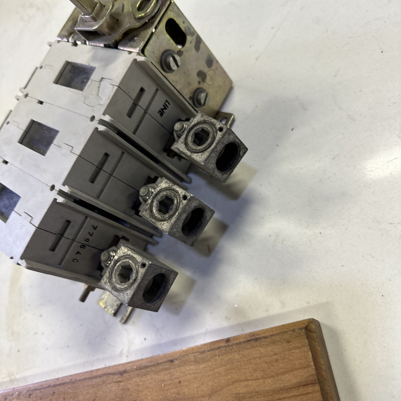 ABB Oetl-nf175 3 Pole 175a Disconnect Switch Rod Handle D5 for sale ...