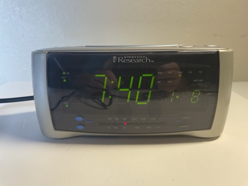 Emerson Research SmartSet Dual Alarm Clock AM/FM Radio Tested + Working ...