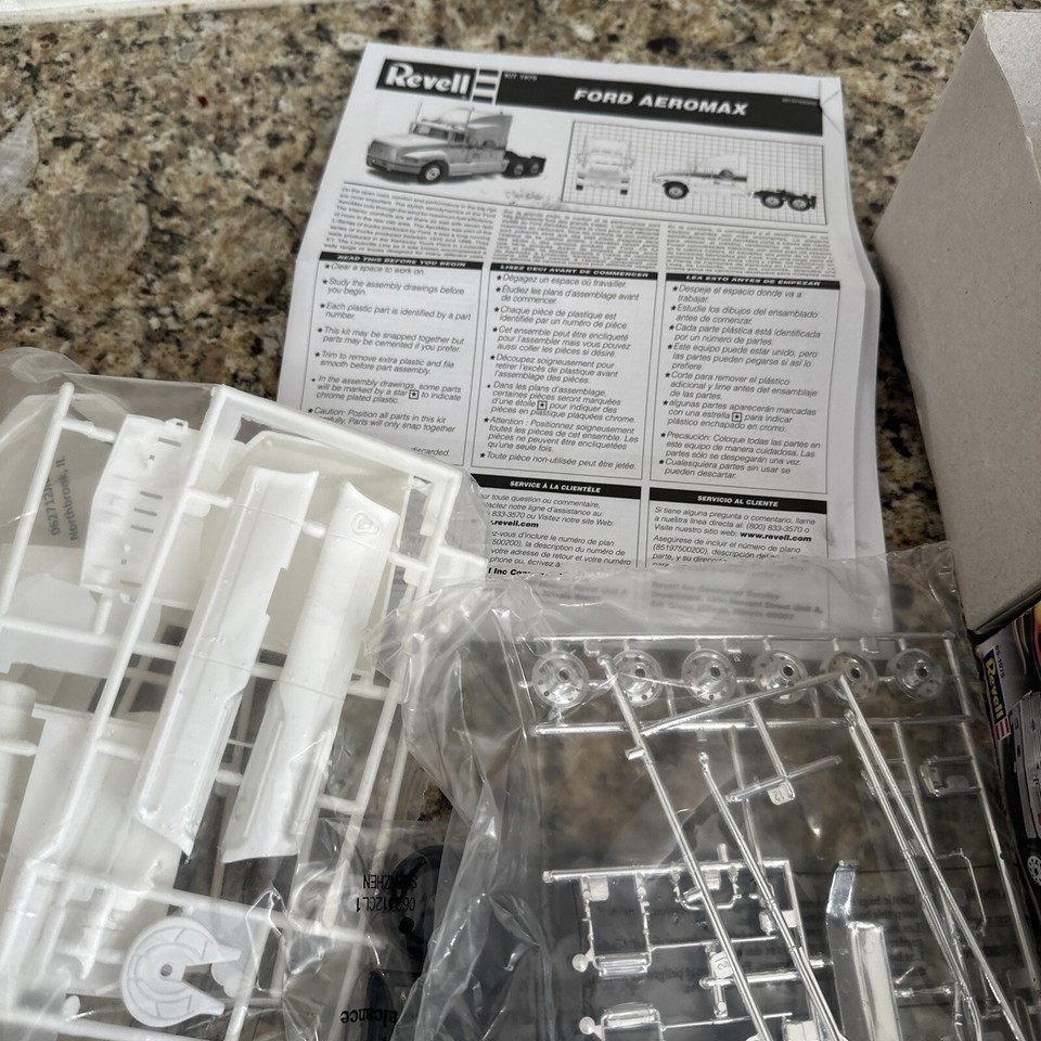 Revell Ford AeroMax Semi Truck Plastic Snap Tite Assemble No Glue Model ...