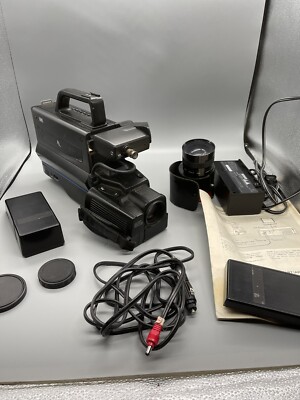 Vintage Sears, Roebucks and Co. VHS Movie Camera W/Case - Model 934. ...