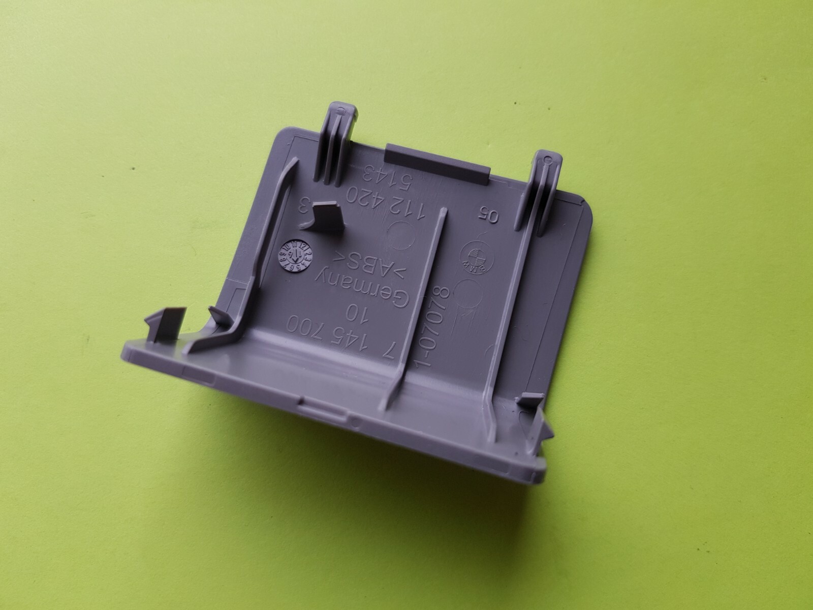 Genuine BMW 3 E90 E91 E92 E93 OBD Socket Plug Cover Trim 51437147541 ...