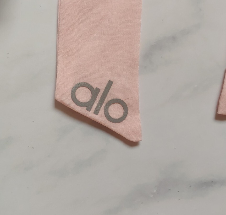 Alo Yoga Bow Hair Tie Scrunchie Love Knot Ballet Pink OS | eBay