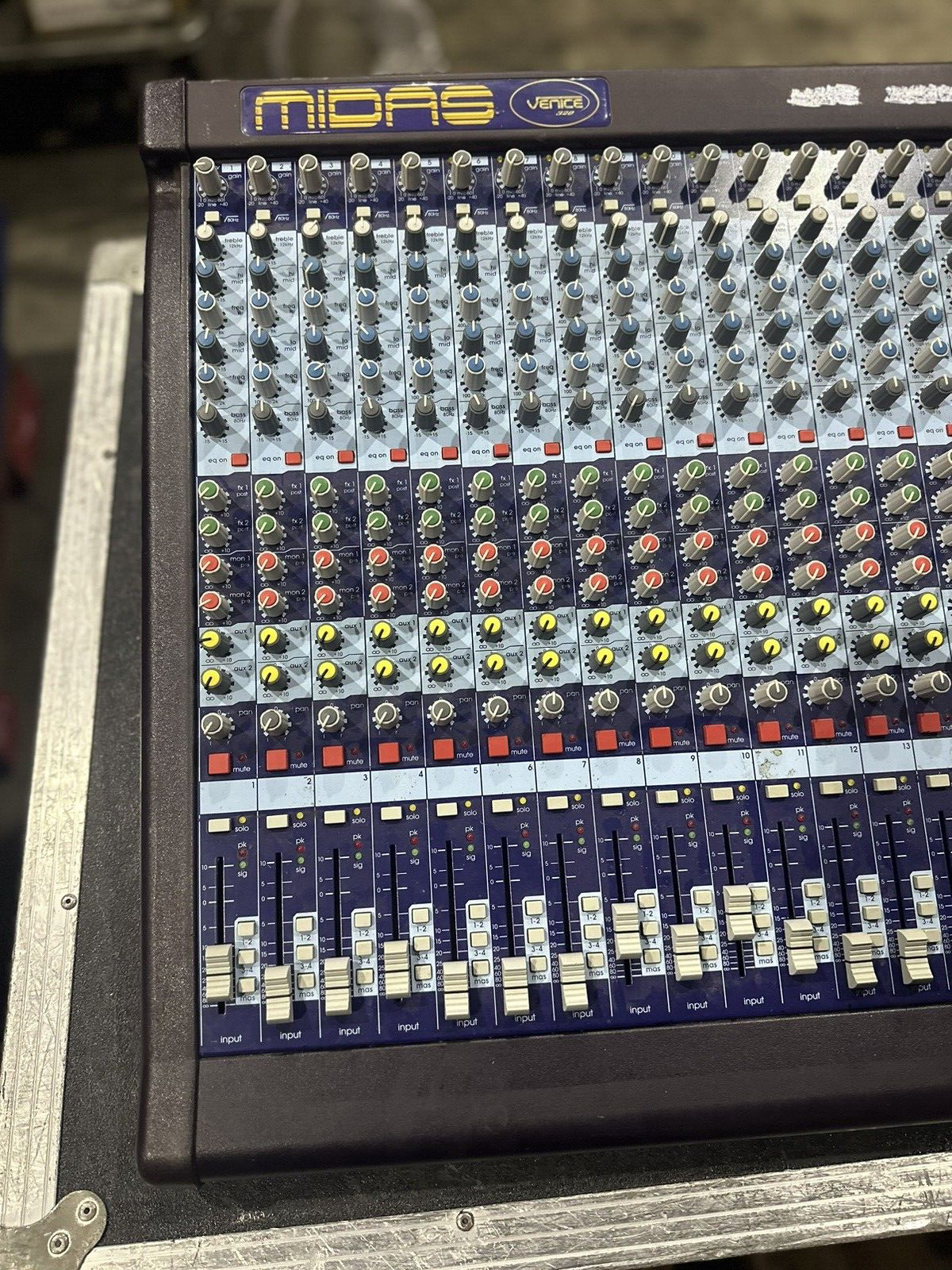 Midas Venice 320 32-Channel Analog Mixing Console Sound Board Mixer ...