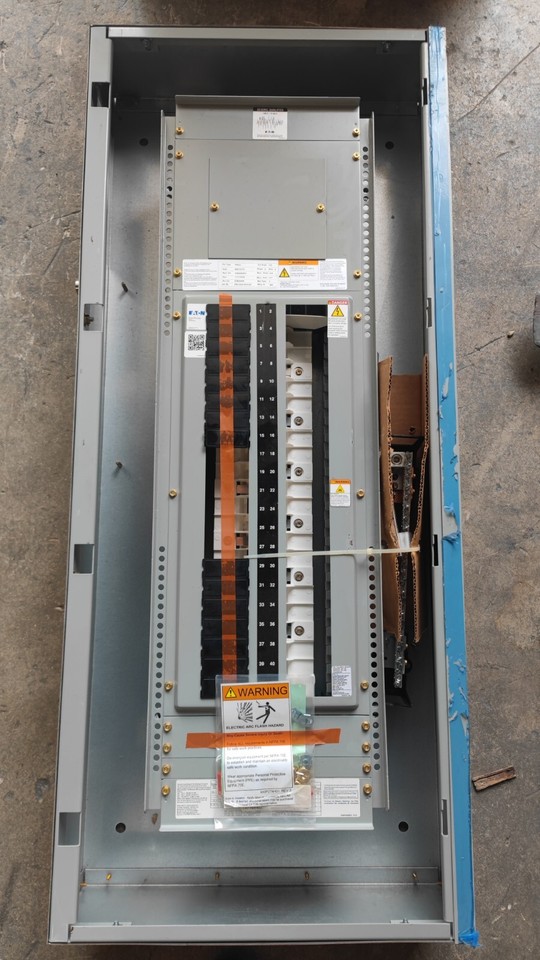 EATON PRL2a 225 AMP PANELBOARD 480 277 V 3PH 4W 42 Cir NEMA 1 Indoor 48 ...