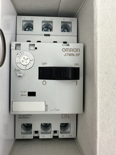 Circuit Breaker Of Protection Engine 100kA 4-6A Mpcb Type Omron J7MN-3P ...