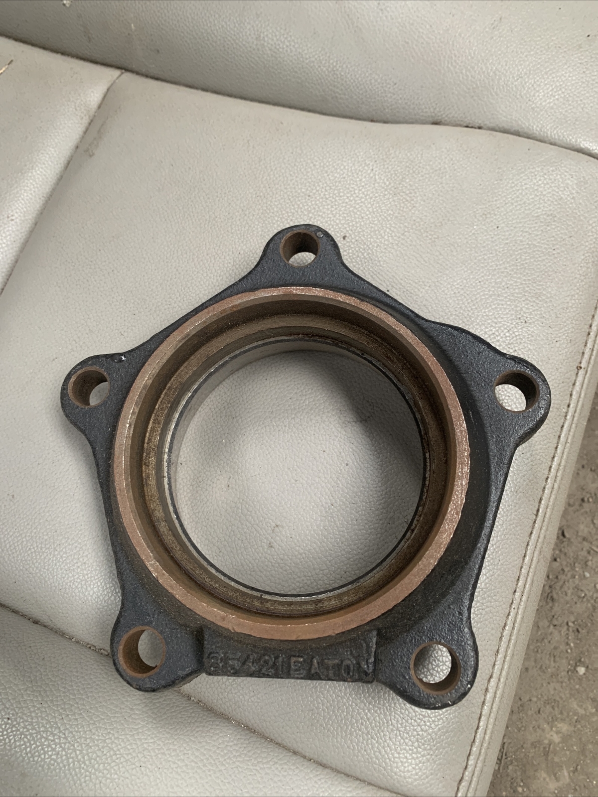 Eaton DS380 Front Bearing Retainer 85421 (9080155 for sale online | eBay