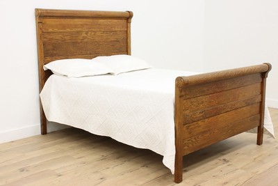 1900-1950 - Antique Wood Bed