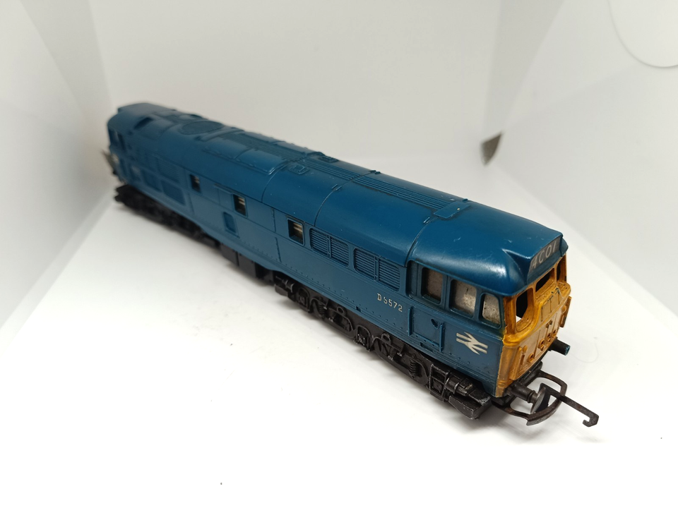 HORNBY TRIANG CLASS 31 D5572 BODY & CHASSIS OO GAUGE | eBay UK