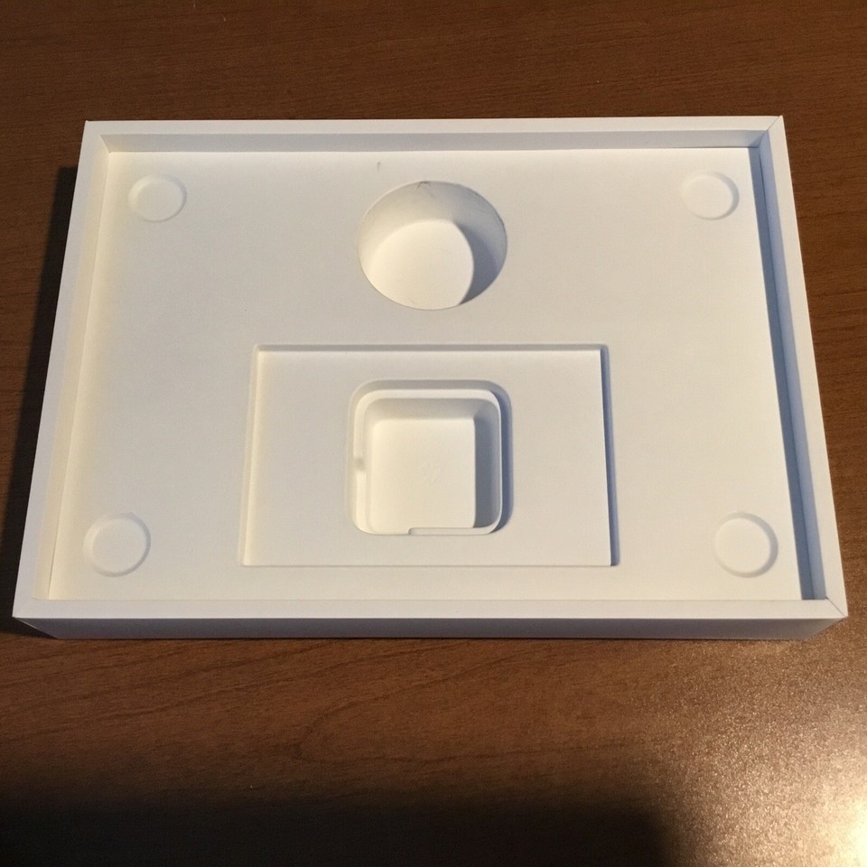 Apple MacBook Air 13.6 Inch 2022 Model A2681 Starlight Color AUTHENTIC ...