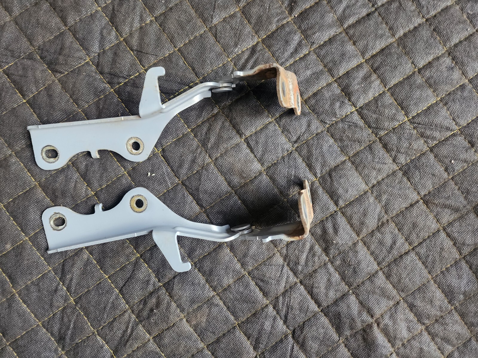 (PAIR) FORD FG BONNET MOUNT BRACKETS 09 SILVER RIGHT & LEFT BONNET ...