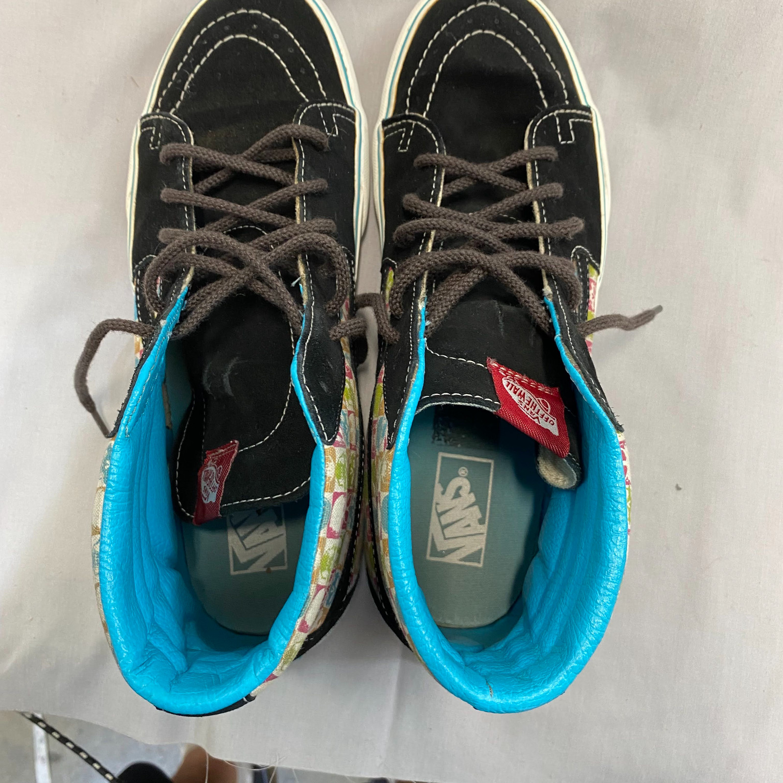 Vans off the wall skate boarding Mid tops Skulls des… - Gem