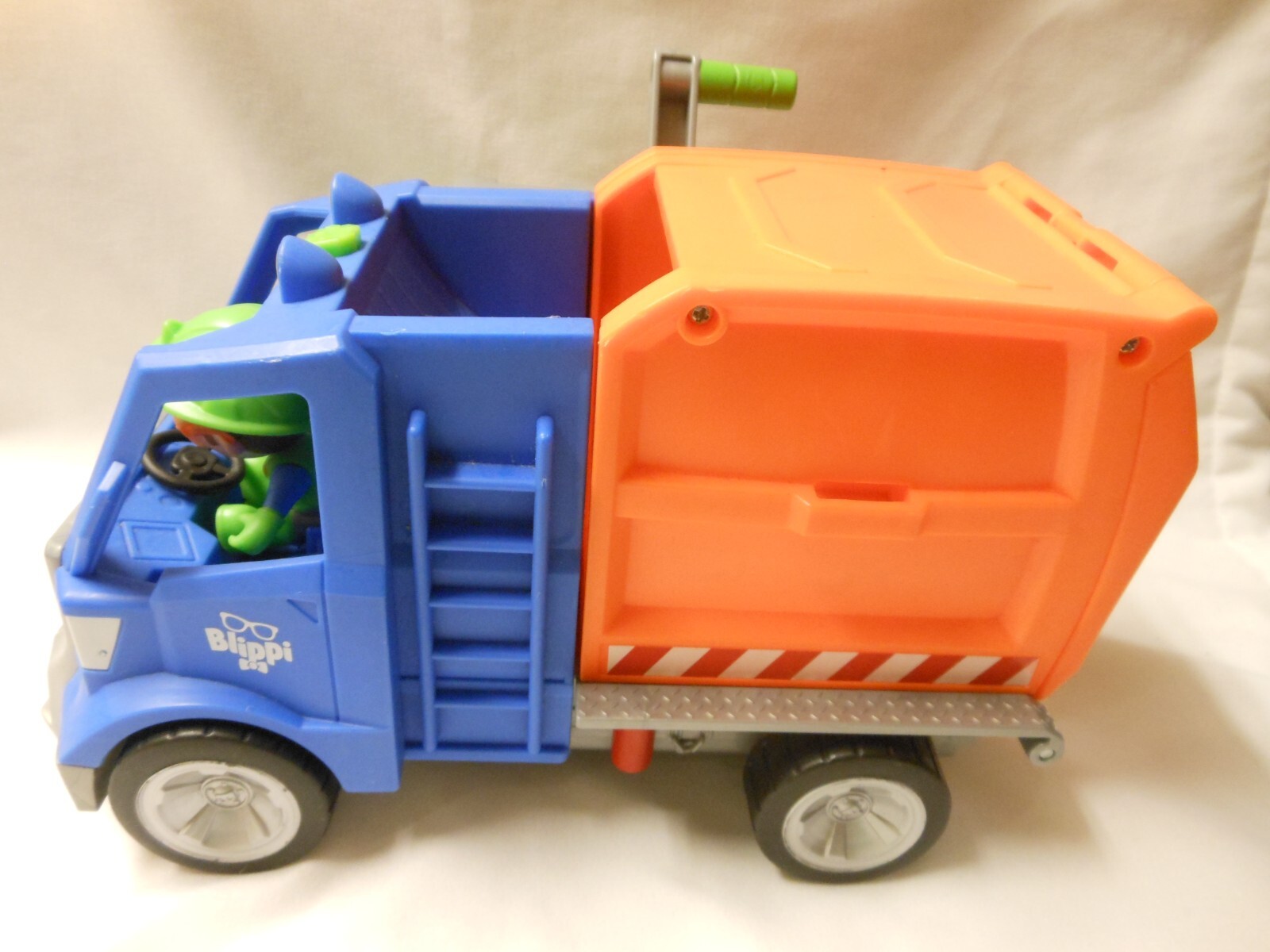 Blippi BLP0035 Talking Recycling Figure Inside Garbage Recycle Truck 5 ...
