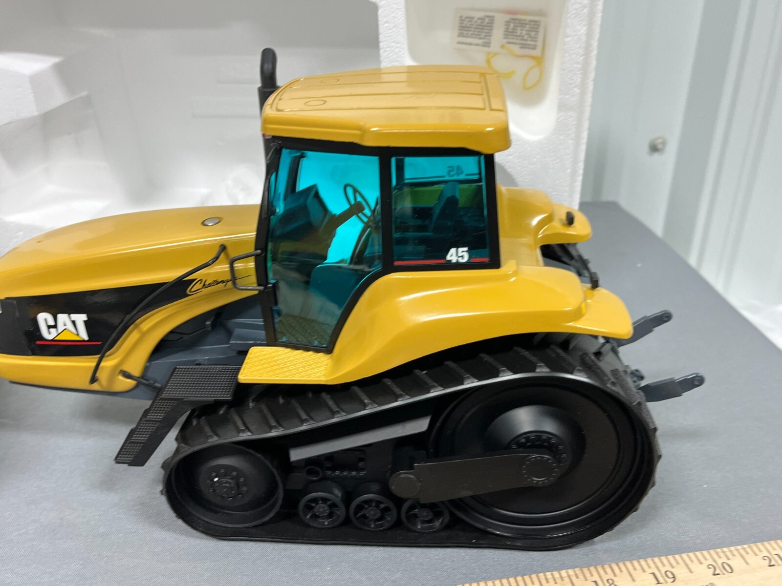 Caterpillar Cat CHALLENGER 45 Track Tractor 1:16 NIB NZG Norscot Launch ...