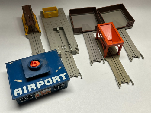 TYCO US 1 Trucking Vintage Airpost, Gravel Loader, Unloading Huge ...