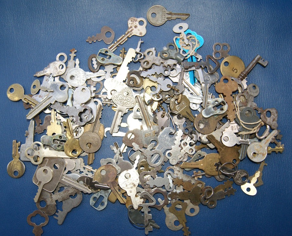 Bundled Lot of 175+ Vintage Keys, Including Many Top Makers, Skeleton ...