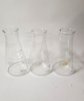 Pyrex Three 500ml Flasks No. 5100 With Stopper No.10 - Durable and ...