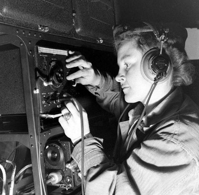 WW2 Photo WWII Female US Marine Operator MCWR 1944 USMC World War Two ...