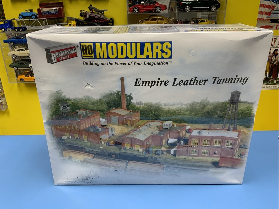 EMPIRE LEATHER TANNING WORKS - HO Scale - HUGE KIT WALTHERS 933-3798 ...