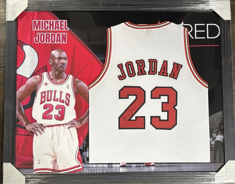 Chicago Bulls Michael Jordan Signed Framed Horizontal Jersey With COA ...
