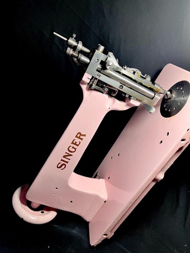 Singer 114w103 Chain stitch & Moss Stitch Embroidery Machine + table ...