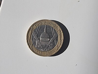 RARE 2 POUND COIN WORLD WAR ST PAULS CATHEDRAL. 1945-2005 CIRCULATED ...