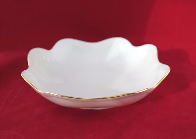Lenox Saybrooke Collection Ivory 24k Gold Trim Scalloped Bowl 7 1/4 ...