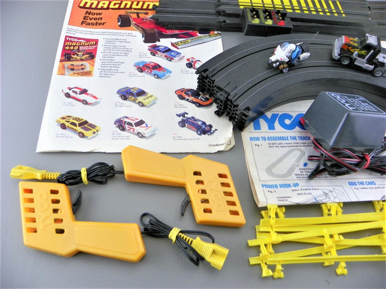 TYCO 1982 HO Scale BIG RIG CHASE Slot Car Semi & Motorcycle Race Set ...