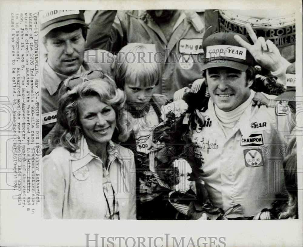 1976 Press Photo Johnny Rutherford family stands in winner's circle ...