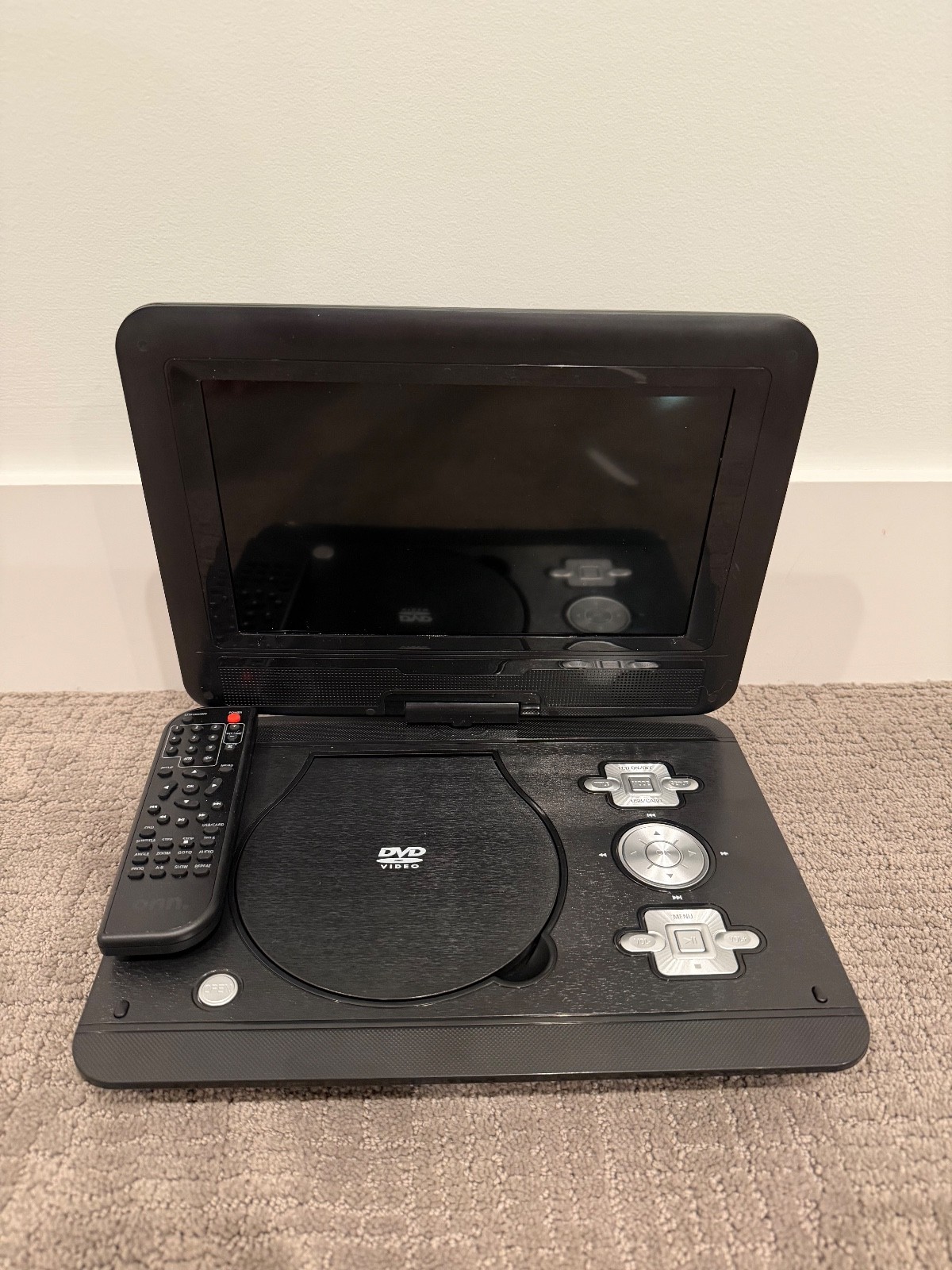 onn 10-Inch Black 480p Portable DVD Player Kit with Screen Swivel and ...