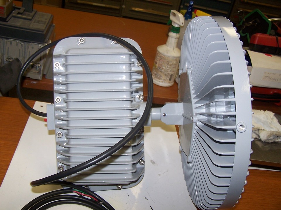 👀NEW DIALIGHT VIGILANT 129 WATT LED HIGH BAY FLOOD LIGHT 480 VAC ...