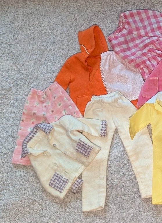 18 Pc. Mixed Lot Vintage Contemporary Barbie, Friends And Clones ...