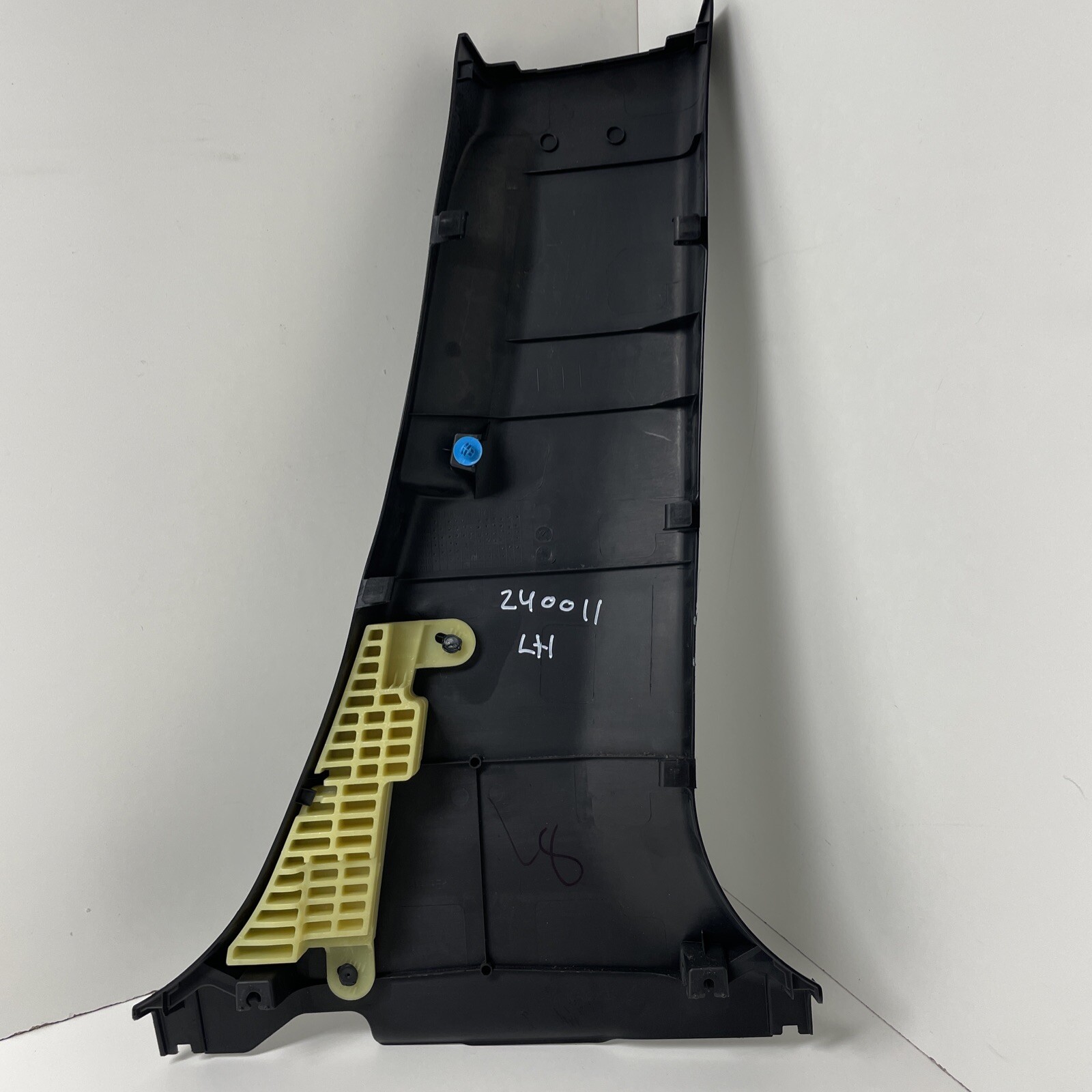 2019 TOYOTA COROLLA LE LEFT DRIVER SIDE LOWER B PILLAR TRIM COVER PANEL ...