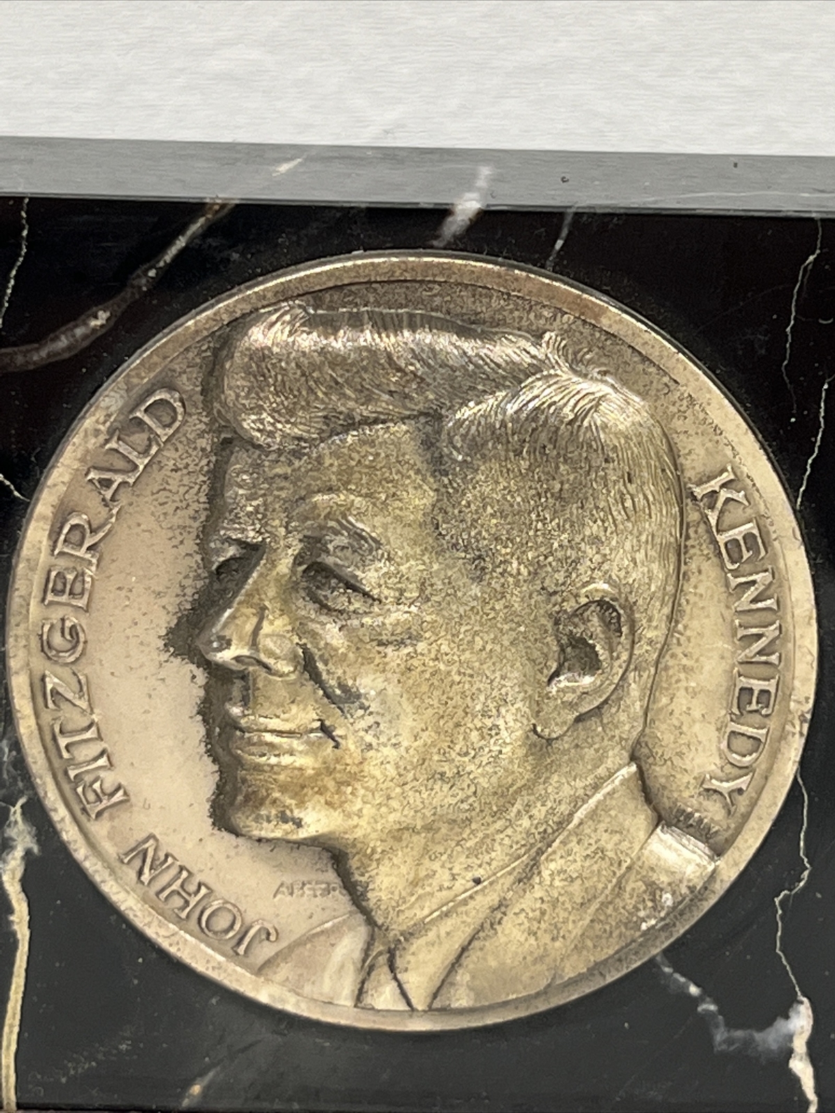 VINTAGE JFK JOHN F. KENNEDY COIN MEDALLION PAPERWEIGHT WITH MARBLE BASE ...
