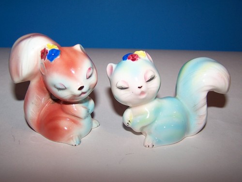 VINTAGE PY / NC SQUIRRELS WITH FLOWERS IN HAIR SALT AND PEPPER | eBay