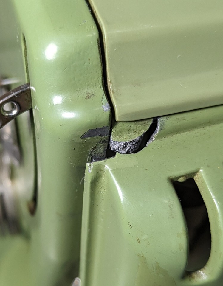 RARE Vintage Turissa Ultramatic Zig Zag Sewing Machine Free Arm Green ...