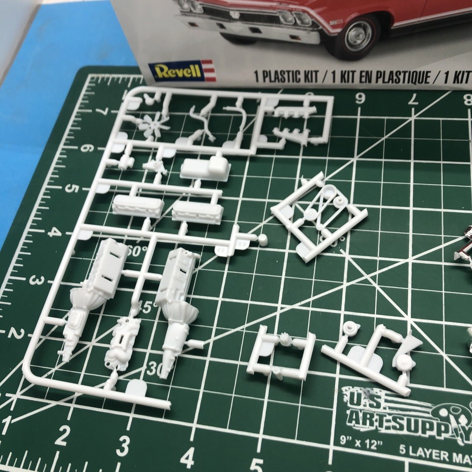 FOB 68 Chevy Chevelle SS396 Detailed Engine Complete RVL 1:25 LBR Model ...