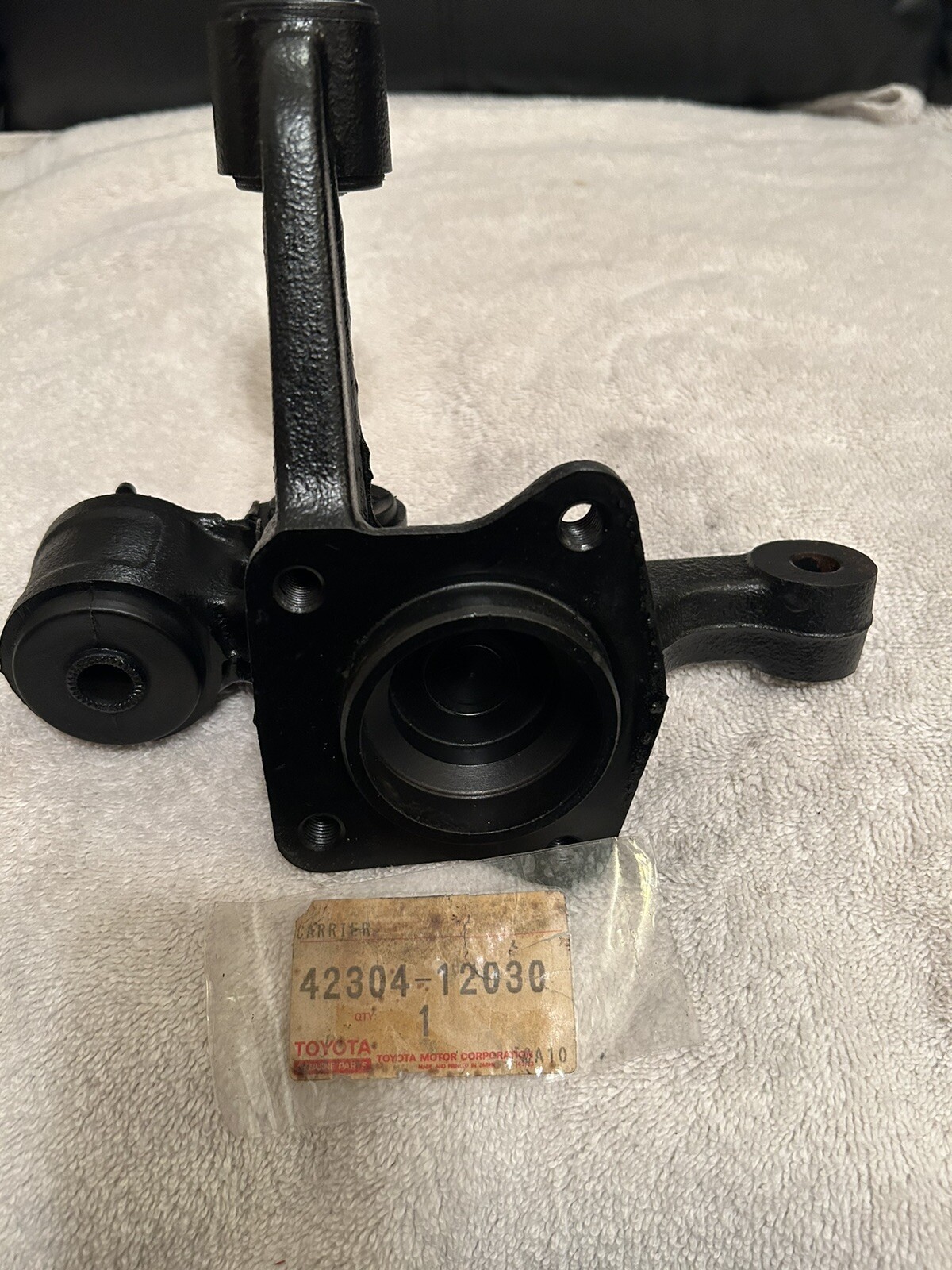 TOYOTA 42304-1230 NOS/New Rt. Rear Spindle see application estimates ...