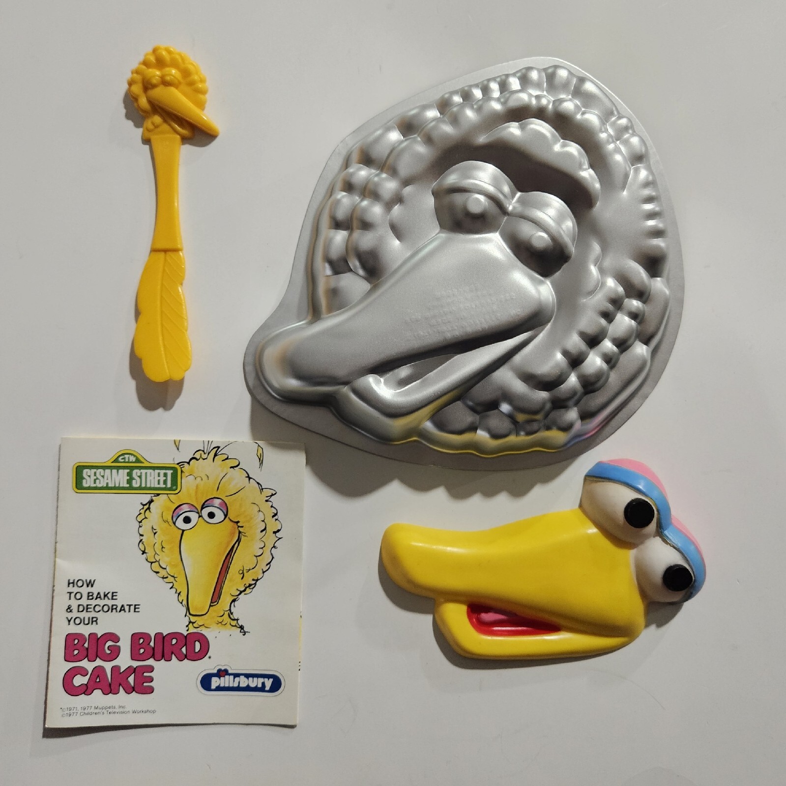 Vintage 1971 1977 Pillsbury Wilton Cake Pan Mold Sesame Street Big Bird ...