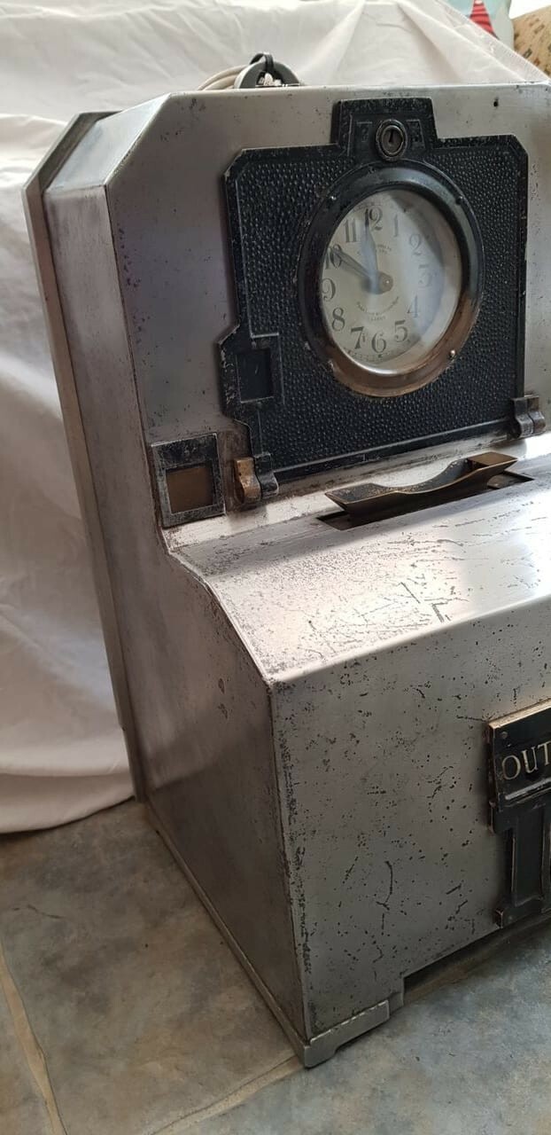 A RARE VINTAGE ANTIQUE CLOCKING IN MACHINE BY TIME RECORDERS LTD LEEDS ...