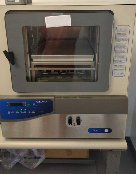 LABCONCO 7400040 FREEZONE TRIAD FREEZE DRYER WITH EDWARDS E2M5 TWO ...